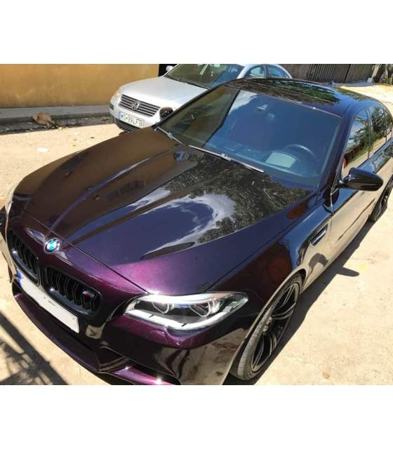 Colored black pearlescent car paint