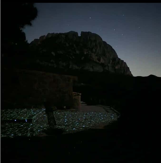 How to make a floor of phosphorescent stones