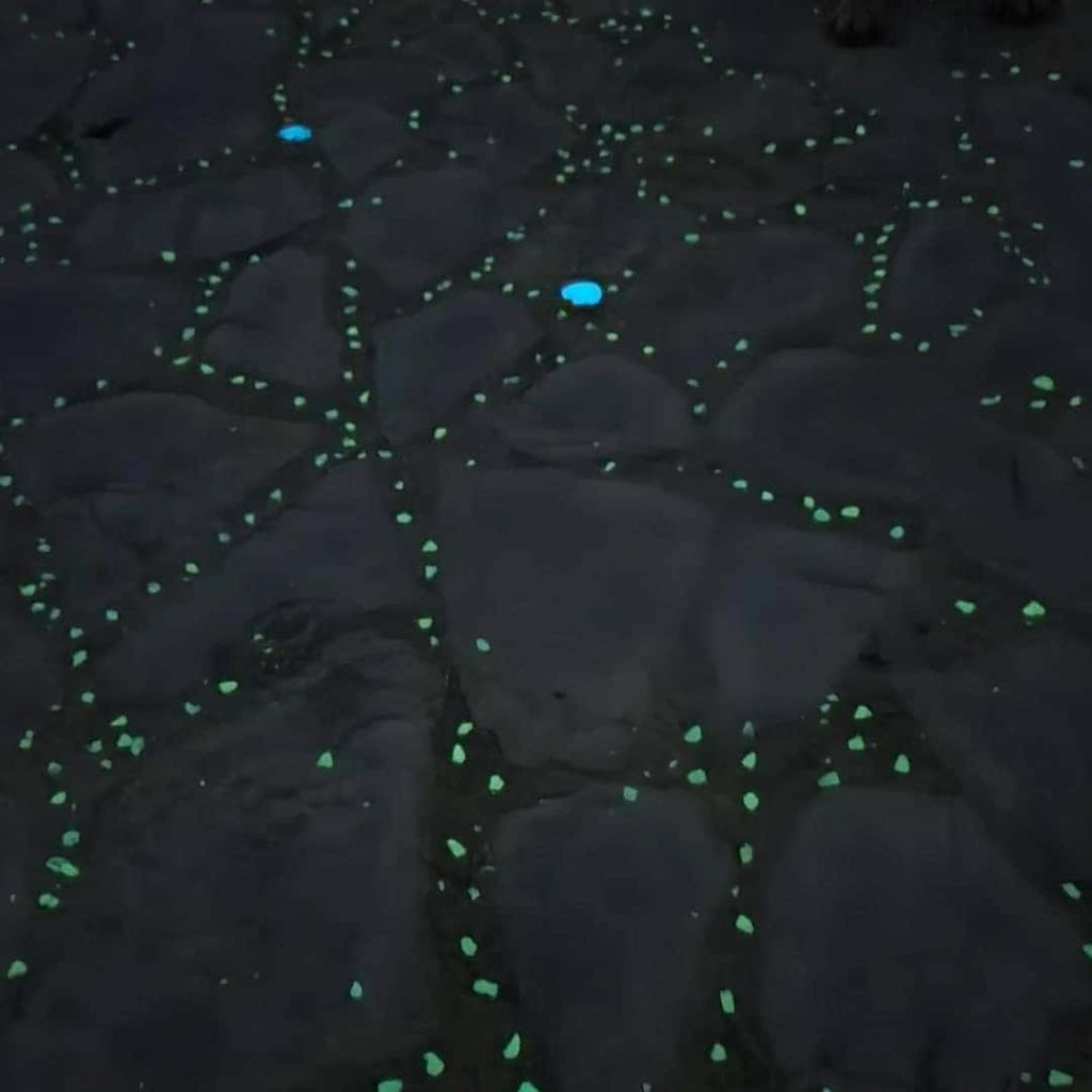 How to make a floor of phosphorescent stones