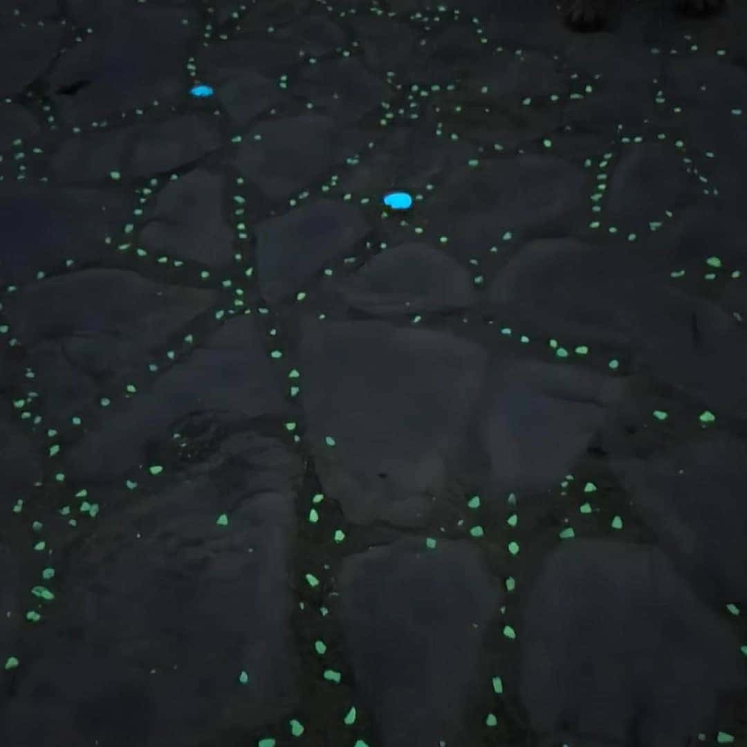 How to make a floor of phosphorescent stones