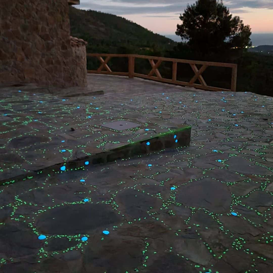 How to make a floor of phosphorescent stones